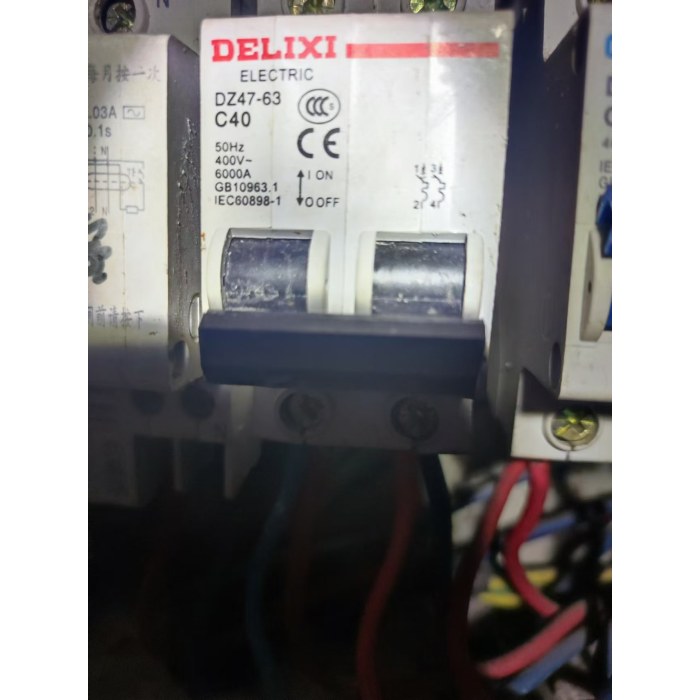施耐德空开 DZ47-63-C40 （单位：个）